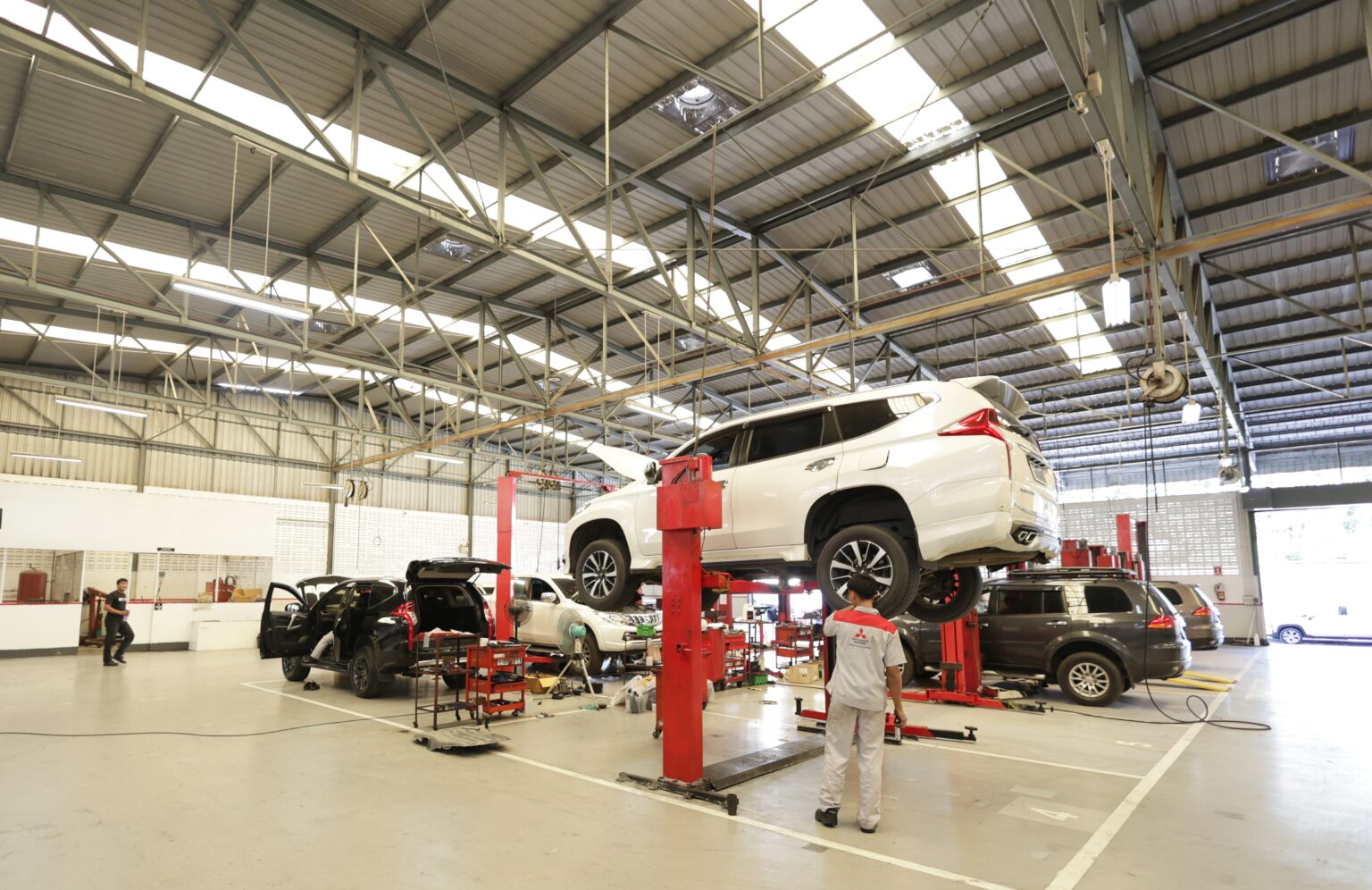 โชว์รูมมิตซูบิชิ แจ้งวัฒนะ | ศูนย์มิตซูบิชิครบวงจร ใกล้ฉัน | Able Motors